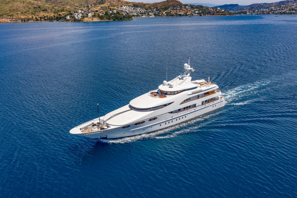 Composite Solutions for Yachts
